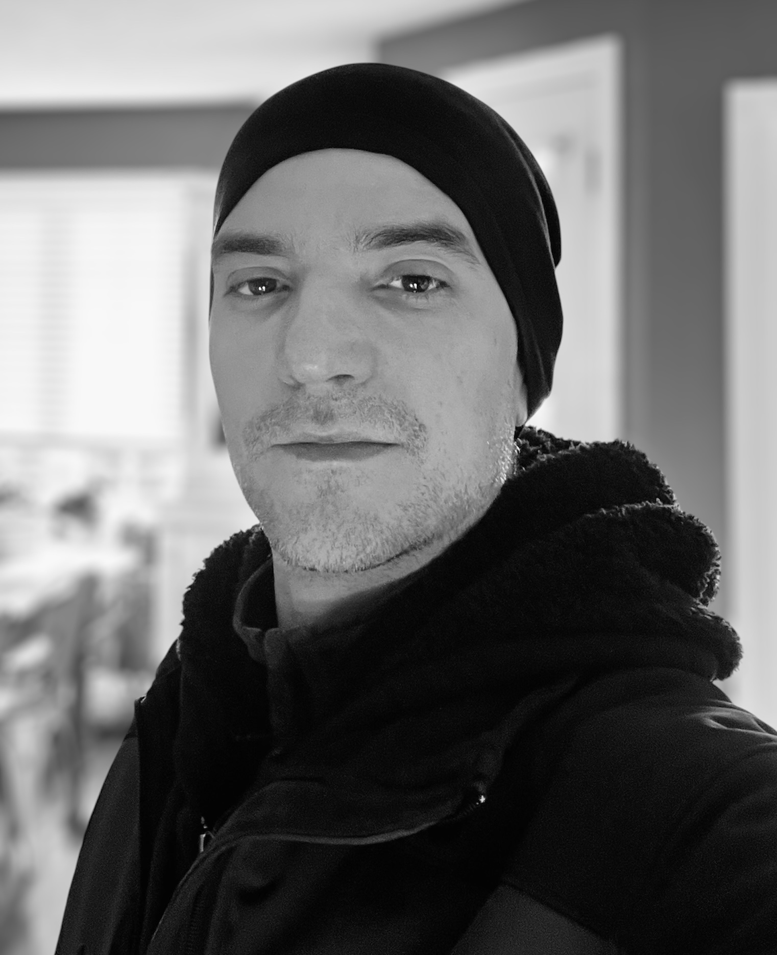 Hello, I’m Ed, an UX designer and visual artist based in Toronto.